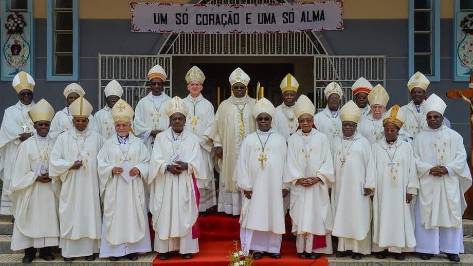 A Igreja Católica na Angola - Consolata América