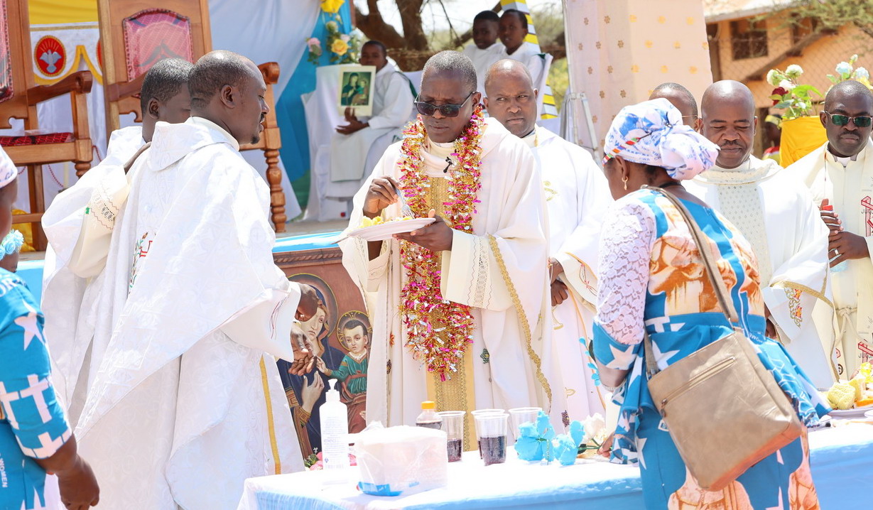 25 anos de Graça: Padre James Lengarin celebra Jubileu sacerdotal ...